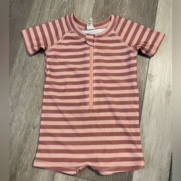 kate quinn | Swim | Kate Quinn Short Sleeve Zip Front Rash Guard ...